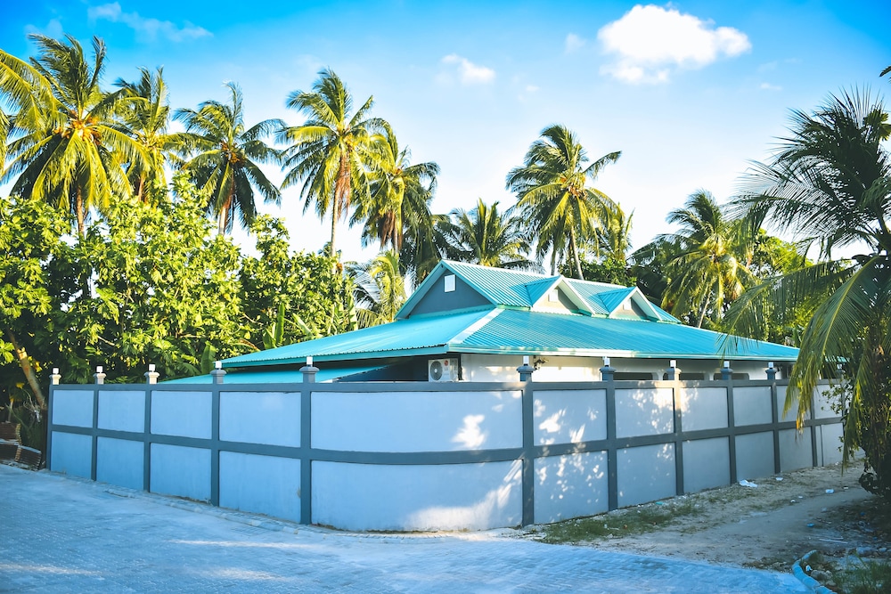 Equator HomeStay - Резервации и оферти за настаняване | Planet.bg